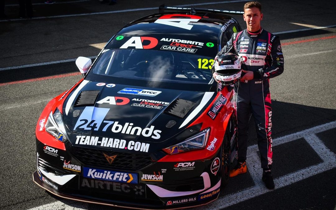 Daniel Lloyd unveils striking 2023 livery at Brands Hatch - Daniel ...