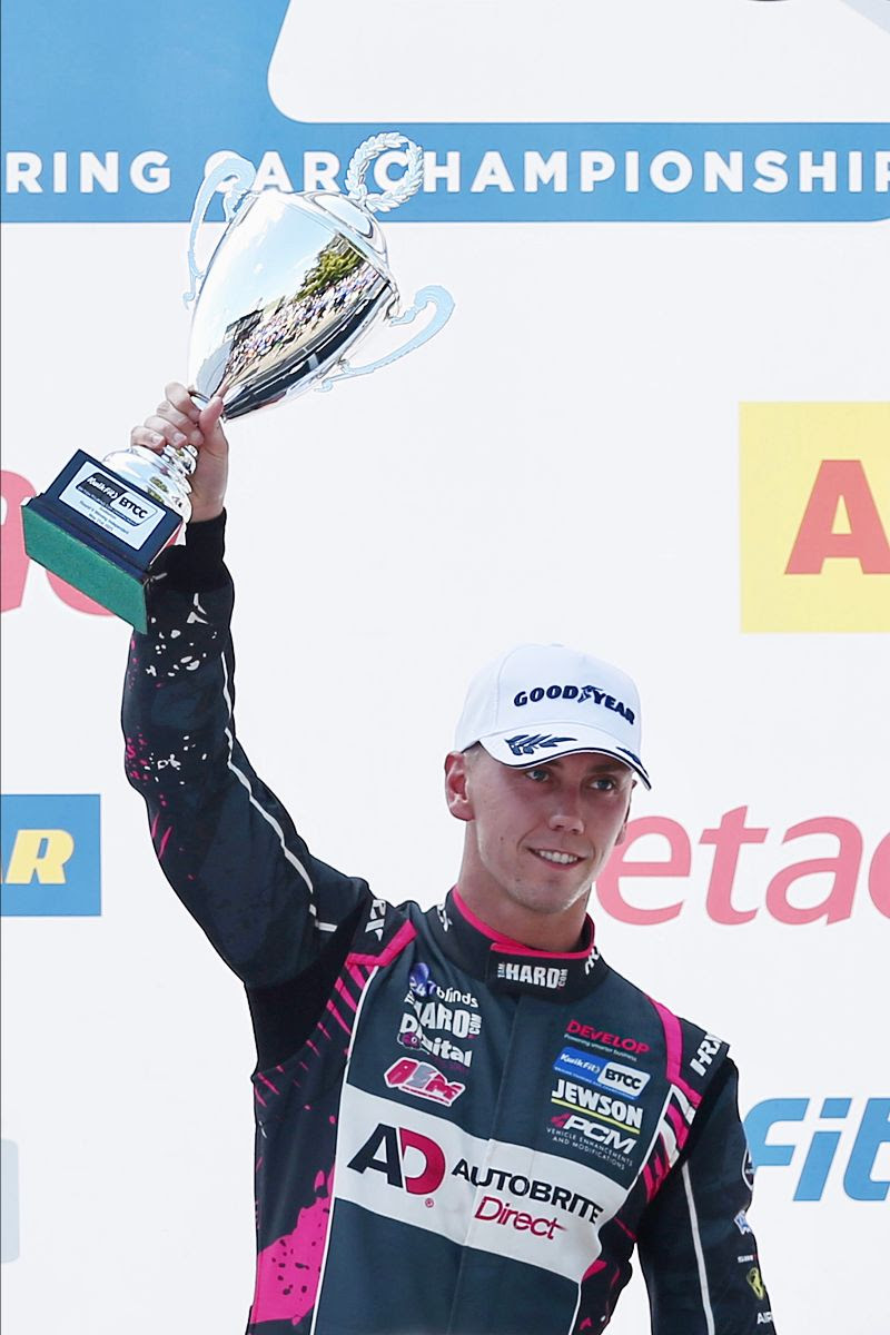 Daniel Lloyd battles hard for Independents' win at Snetterton - Daniel Lloyd Racing
