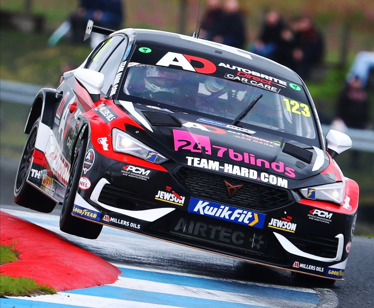 Win a track day with Daniel Lloyd and 247 Blinds - Daniel Lloyd Racing